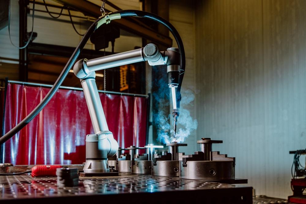 Cobot welding in high-product-mix manufacturing