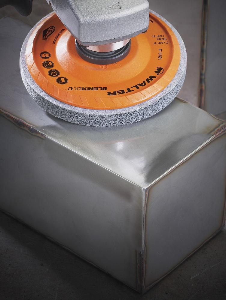 Esmerilado y pulido inteligentes en el taller de fabricación