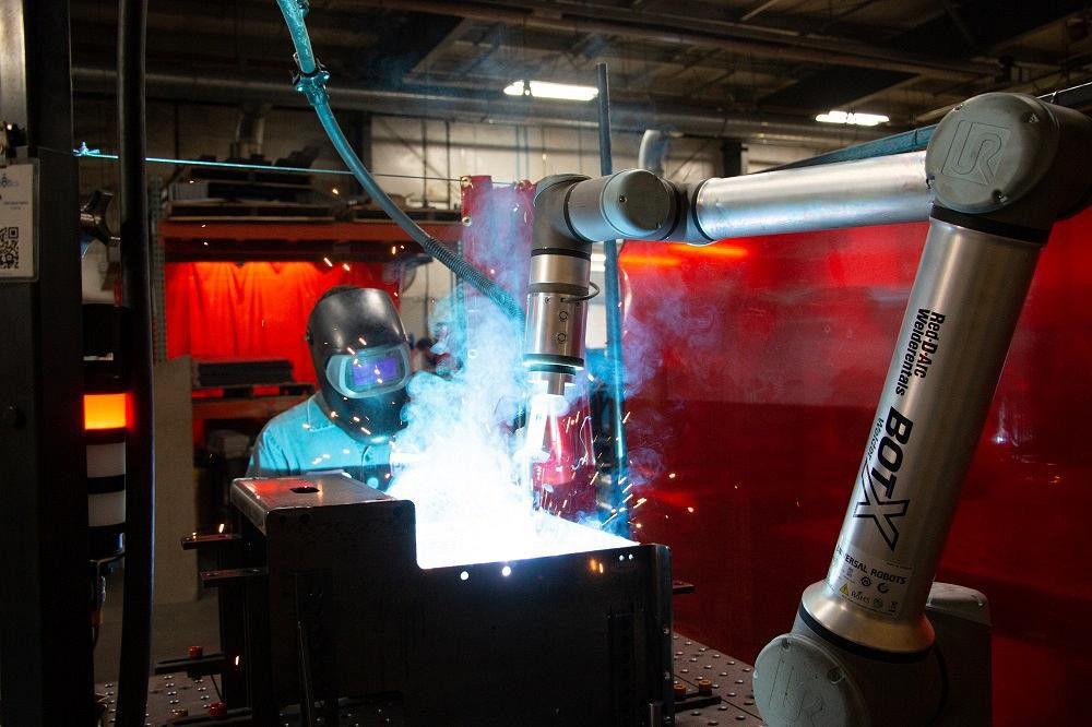 How the welding cobot changes the metal fabrication shop