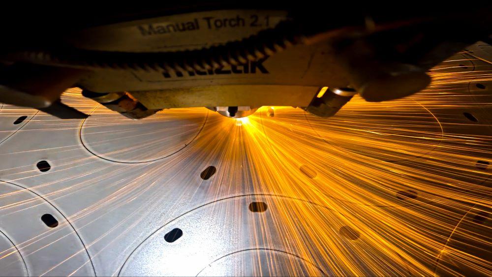 Maximizing edge quality in laser cutting