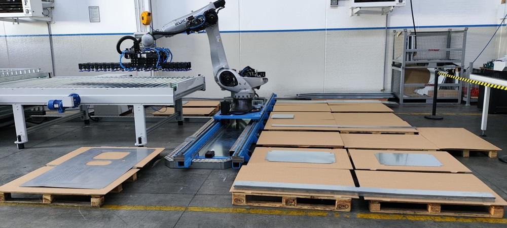 Punching/shearing machine integrated with software for autonomous ...