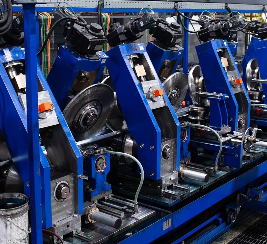 Rapid-cut saw, flexible tooling make mill a hit