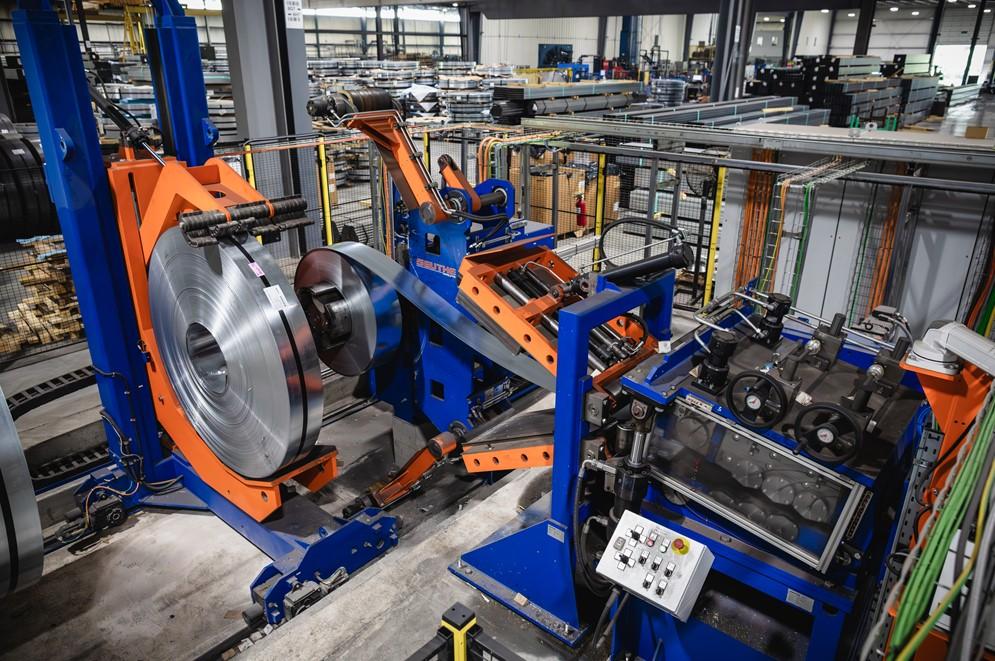 Rapid-cut saw, flexible tooling make mill a hit