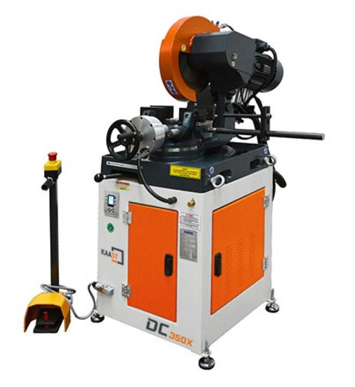 Semiautomatic cold saw cuts smoothly under heavy loads