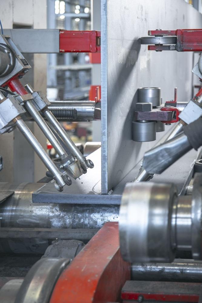 Vertical beam welding in custom structural beam fabrication