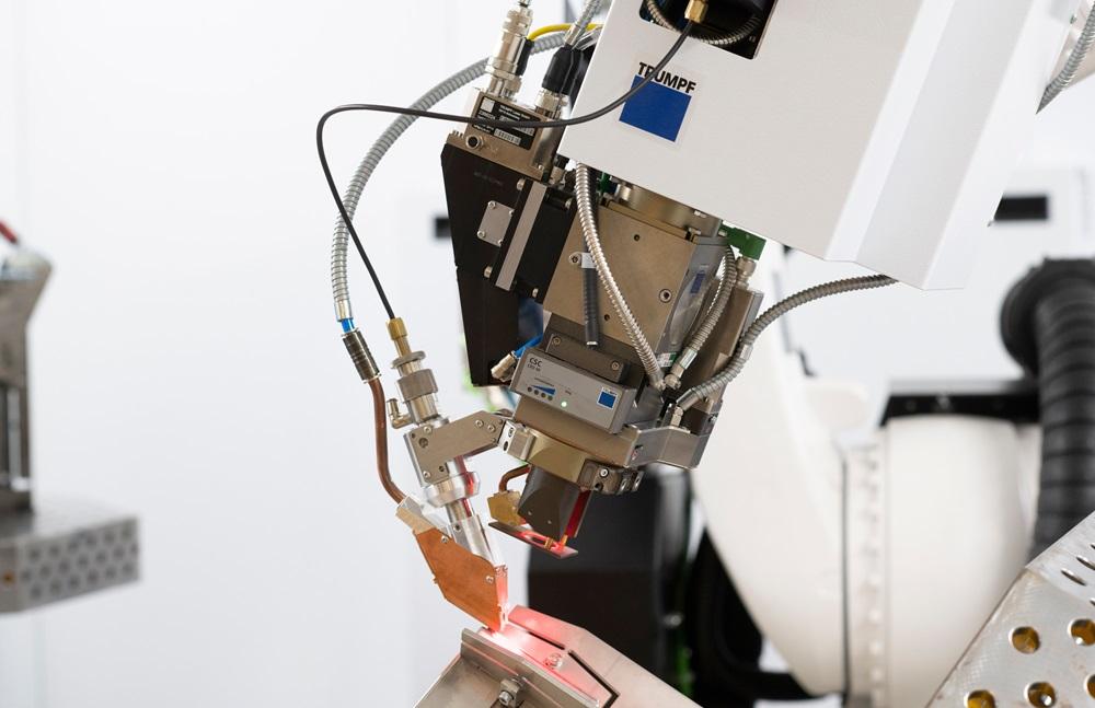 Technology allows users to guide laser welding beam using robot and optics