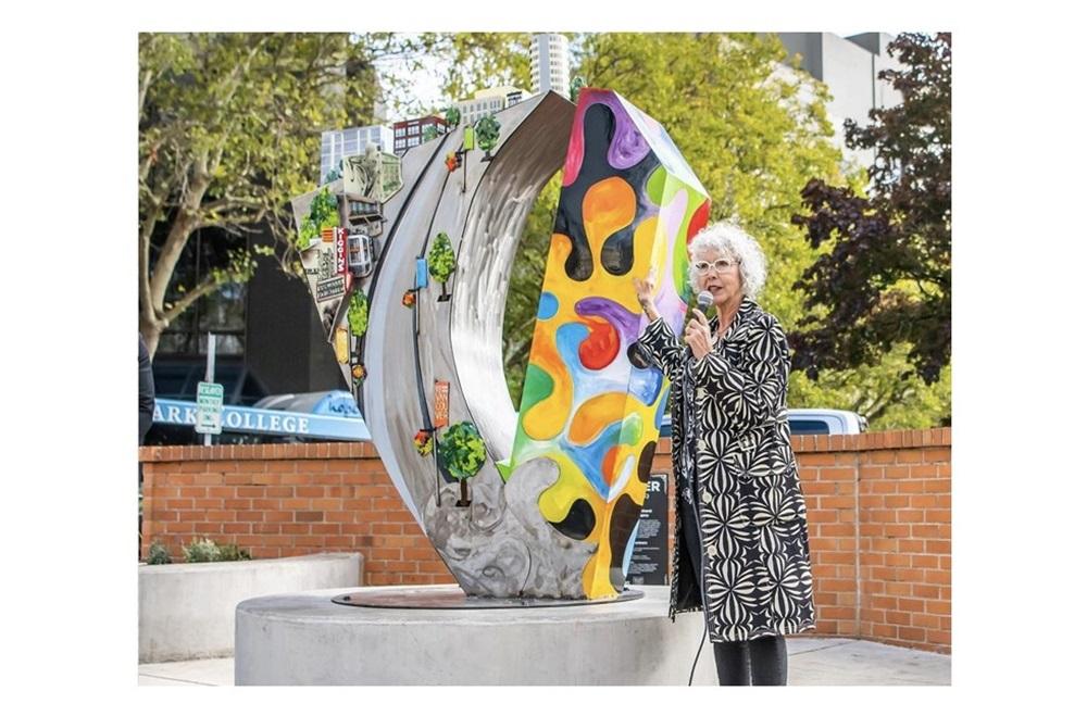 Telling stories with metal and glass